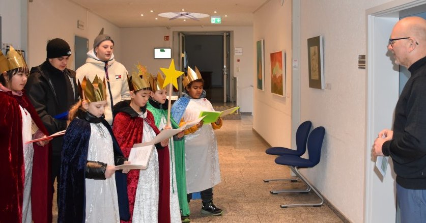 Sternsinger spenden wieder traditionellen Segen im Landratsamt | KÖB St ...