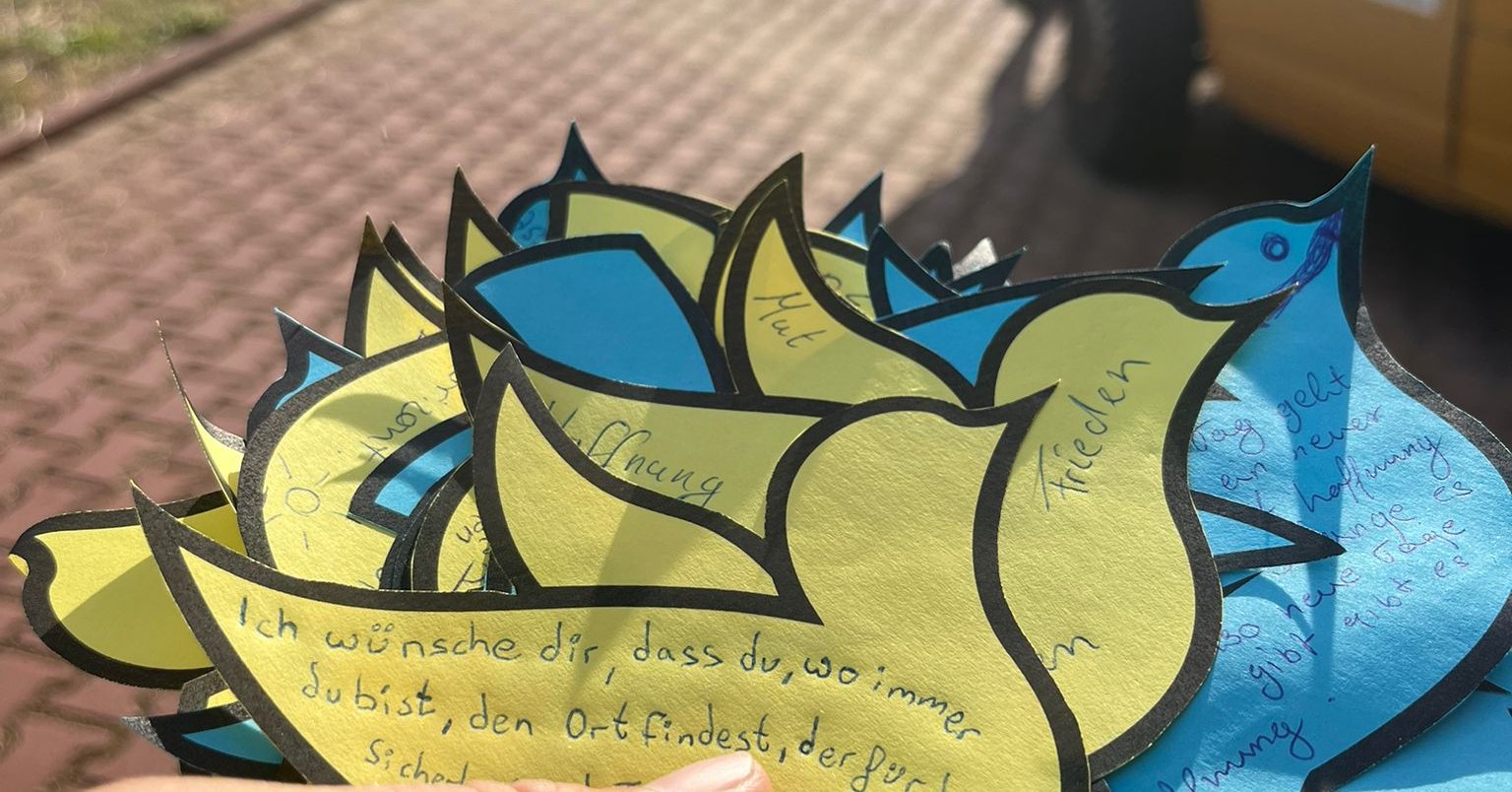 Übergabe des "alten" BDKJ-Busses an die Ukraine-Hilfe Worms | KJB ...