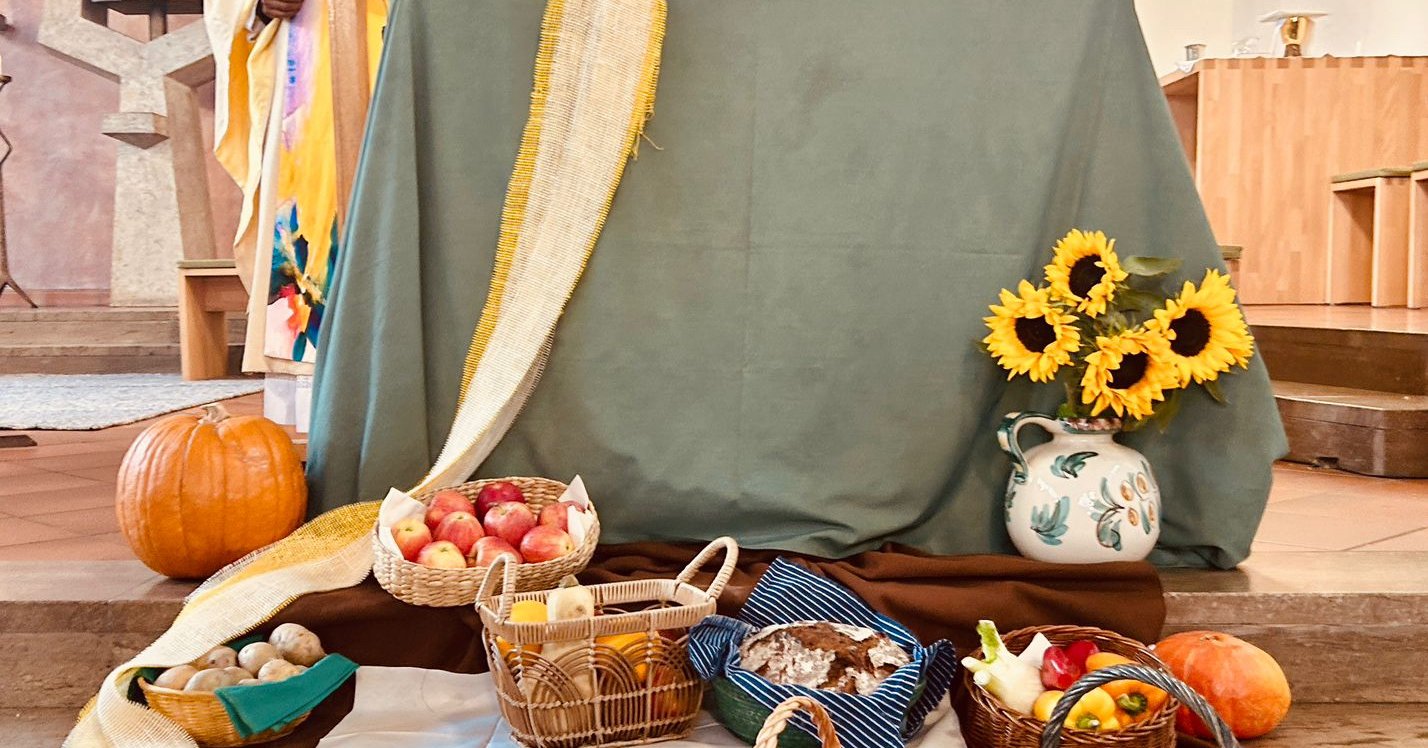 Familiengottesdienst zum Erntedankfest und Wanderfriedenskerze ...