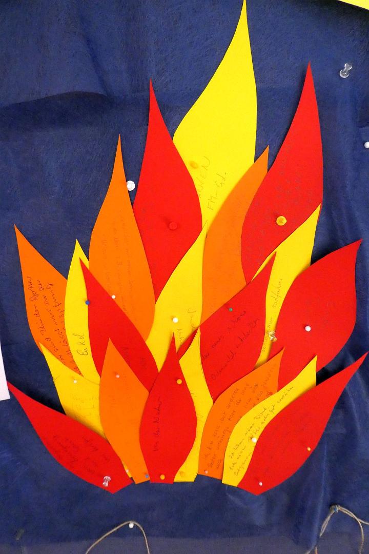 Mitmach-Aktion Feuer und Flamme zum Pfingstfest Pfarrei St. Sophia Erbach