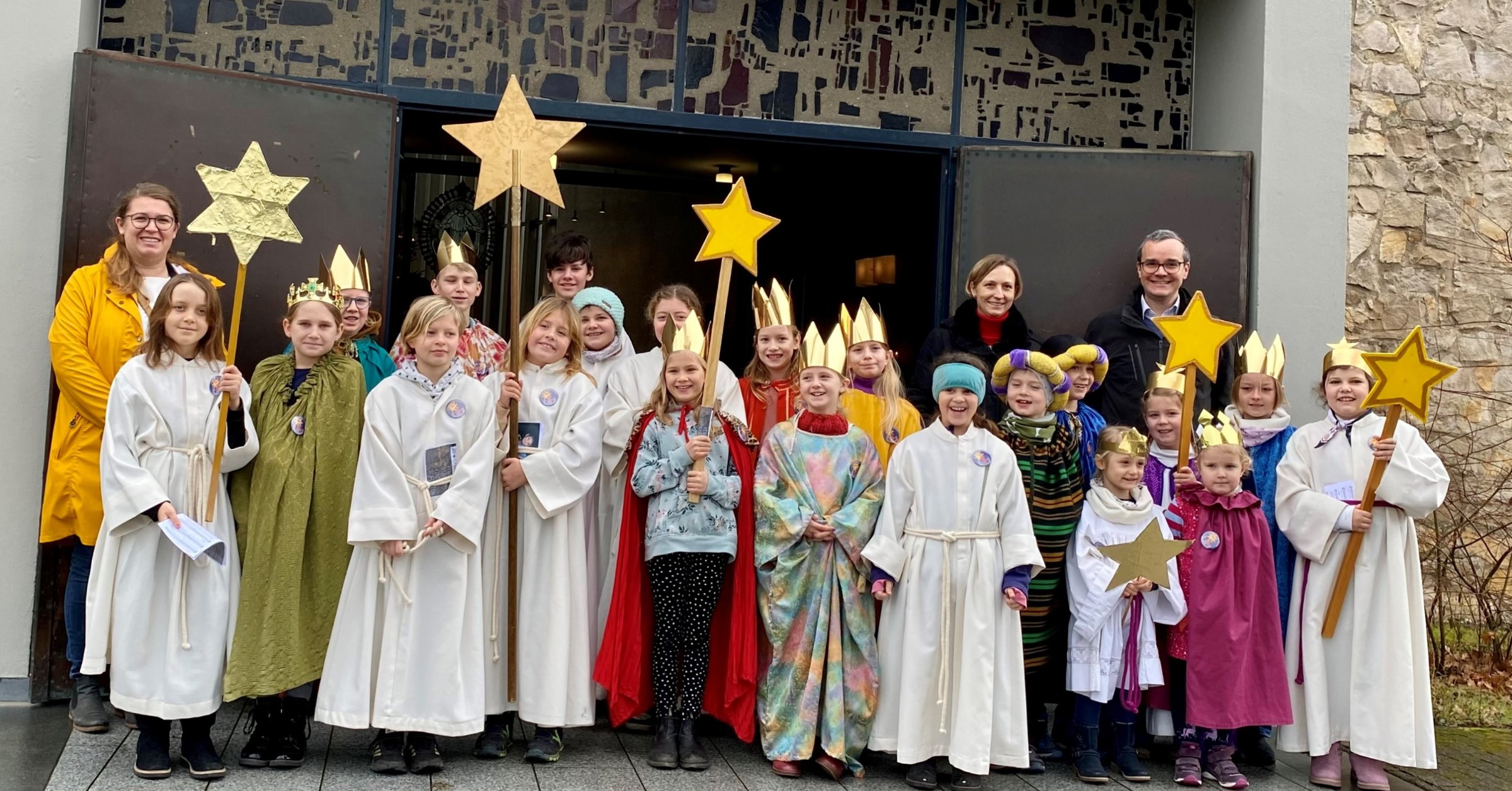 Sternsinger unterwegs Pfarrei Verklärung Christi Roßdorf