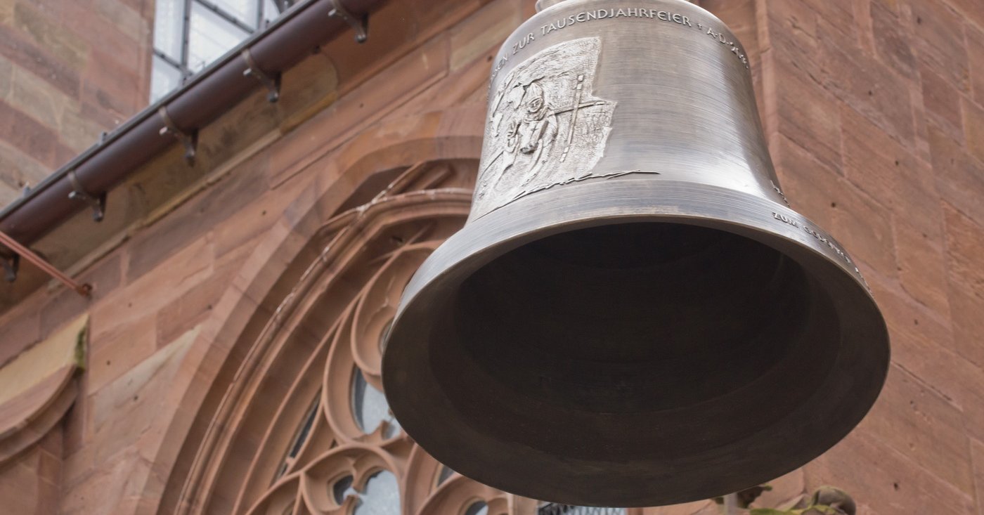 Die neuen Glocken kommen in den Turm Pfarrgruppe Dom St. Peter