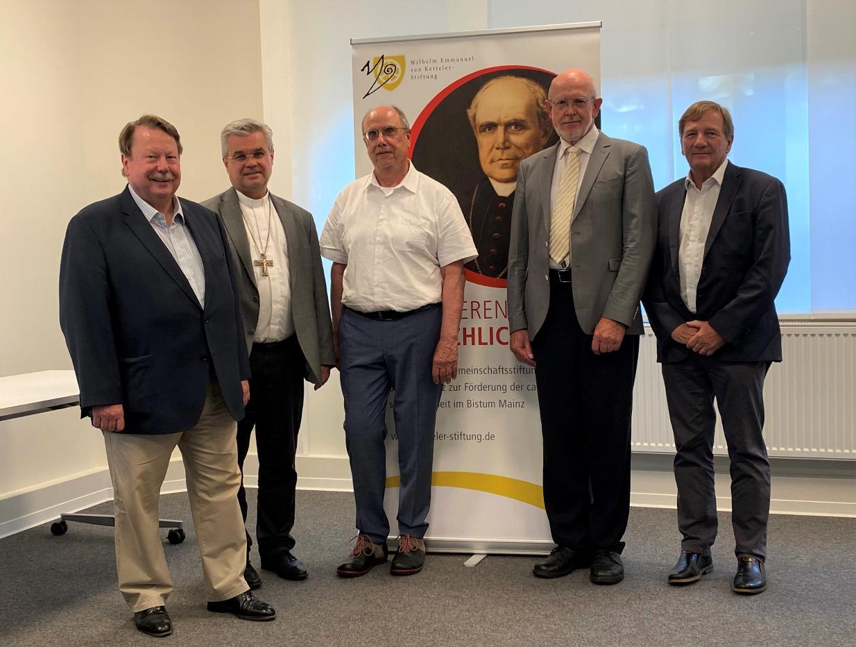 Stabwechsel bei der Wilhelm Emmanuel von Ketteler-Stiftung | Presse ...