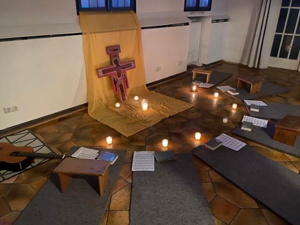 Morgengebet - mit LUMEN-Kreuz und Reliquie von Carlo Acutis | KHG Darmstadt